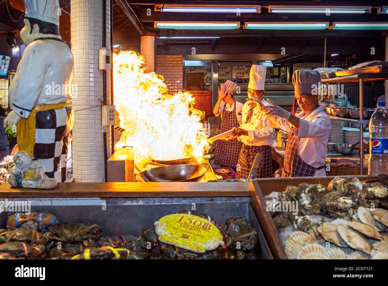 Kitchen restaurant flame hi-res stock photography and images - Alamy