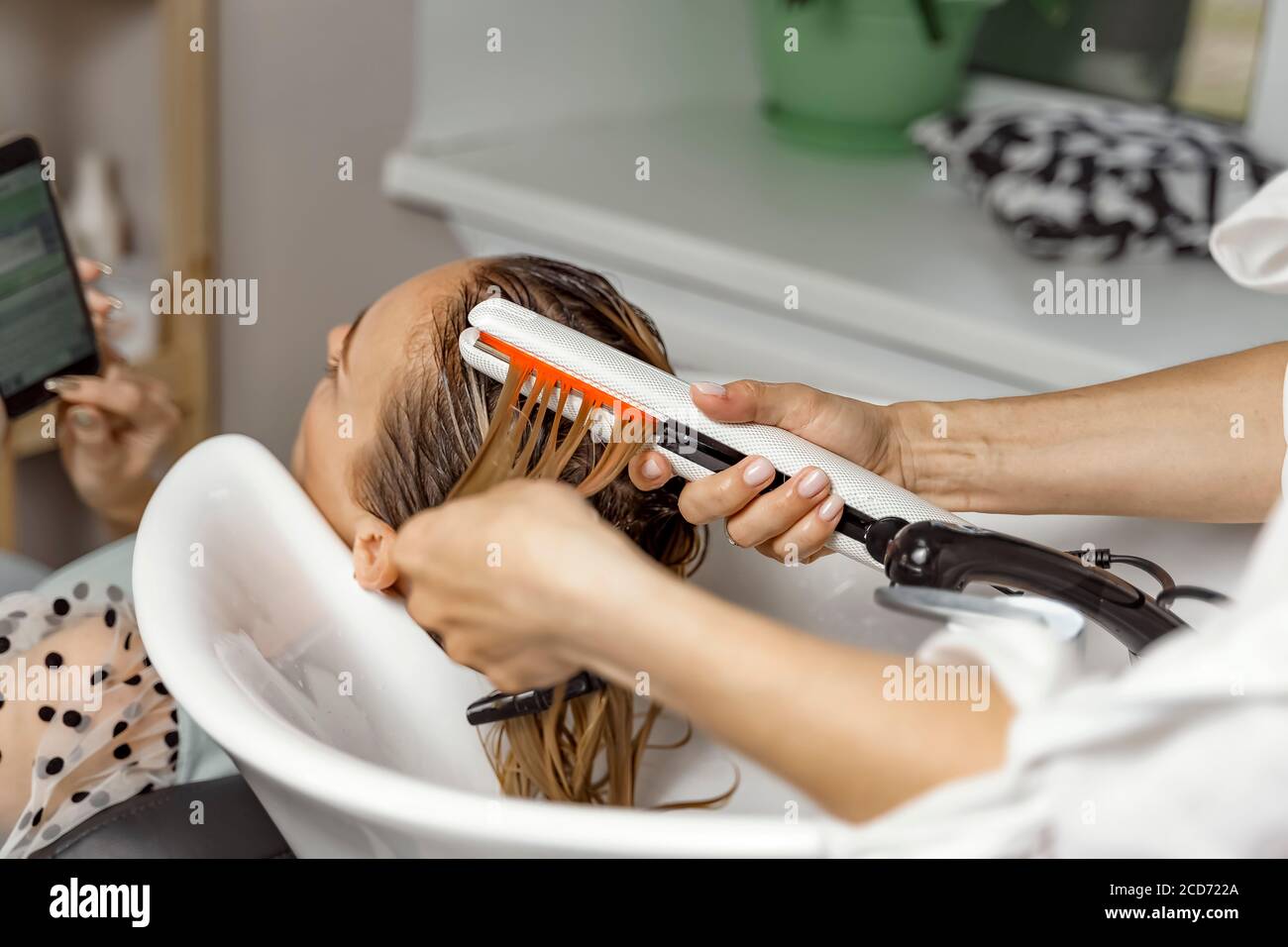 infrared hair care in a beauty salon Stock Photo - Alamy