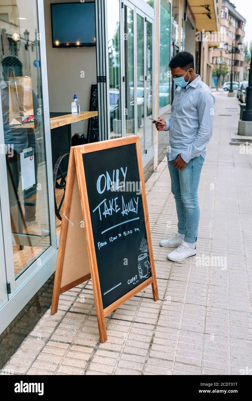 Cafeteria food line hi-res stock photography and images - Alamy