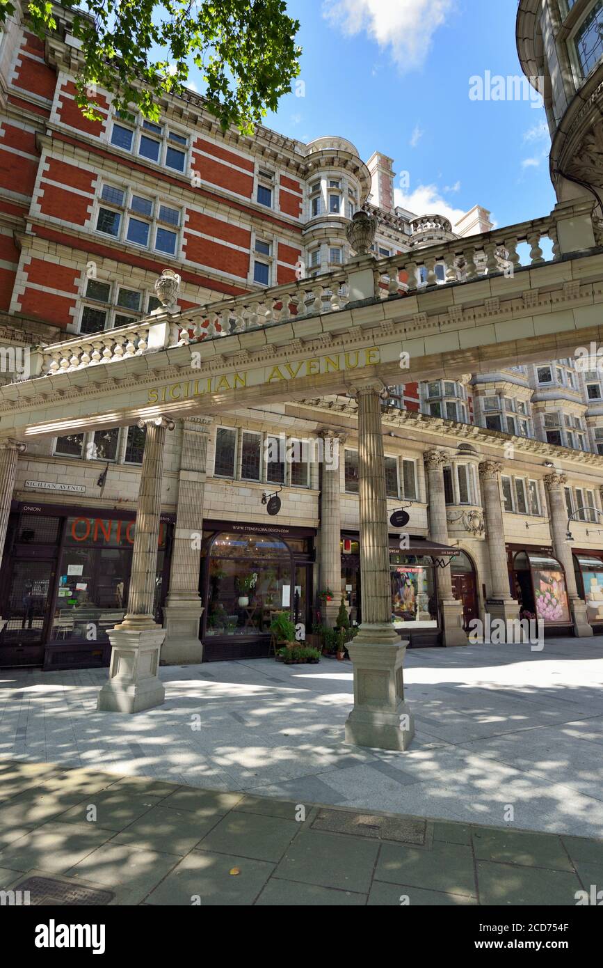 Shopping parade london hi-res stock photography and images - Alamy