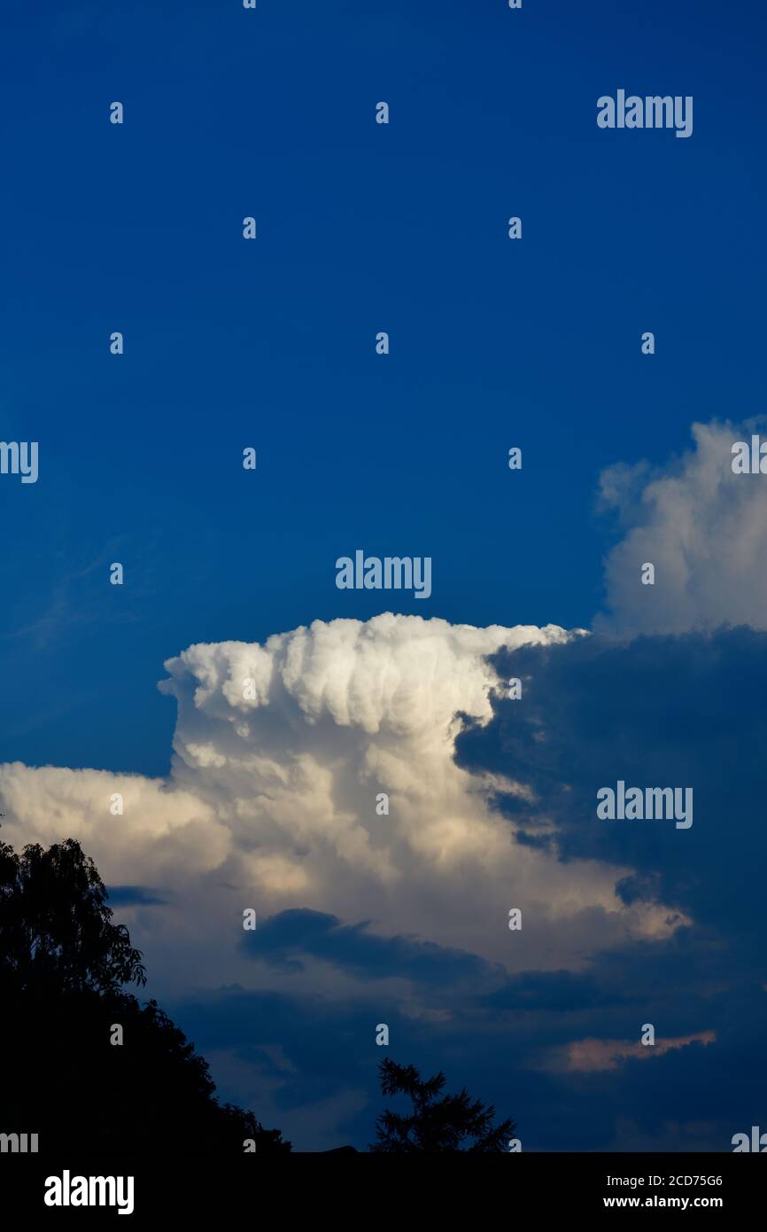 Cumulus hi res hi-res stock photography and images - Alamy
