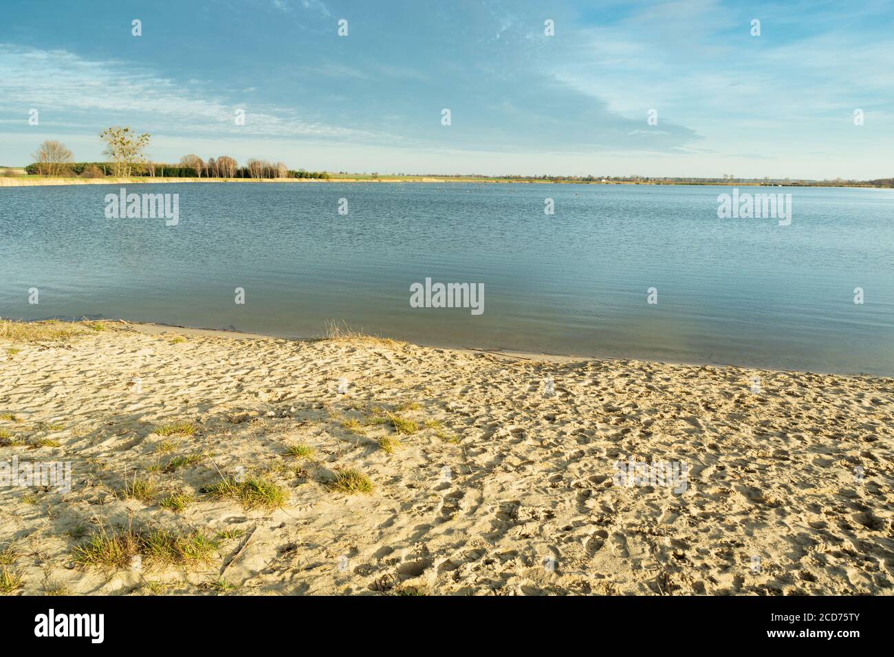 Empty lake landscape hi-res stock photography and images - Alamy