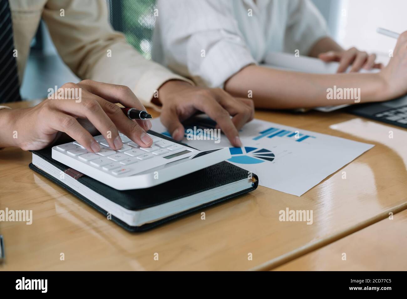 Calculation with chart hi-res stock photography and images - Alamy
