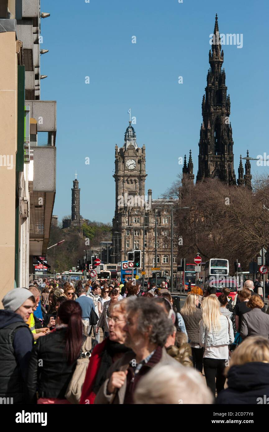 People shopping on Princes Street, Edinburgh, Scotland Stock Photo - Alamy