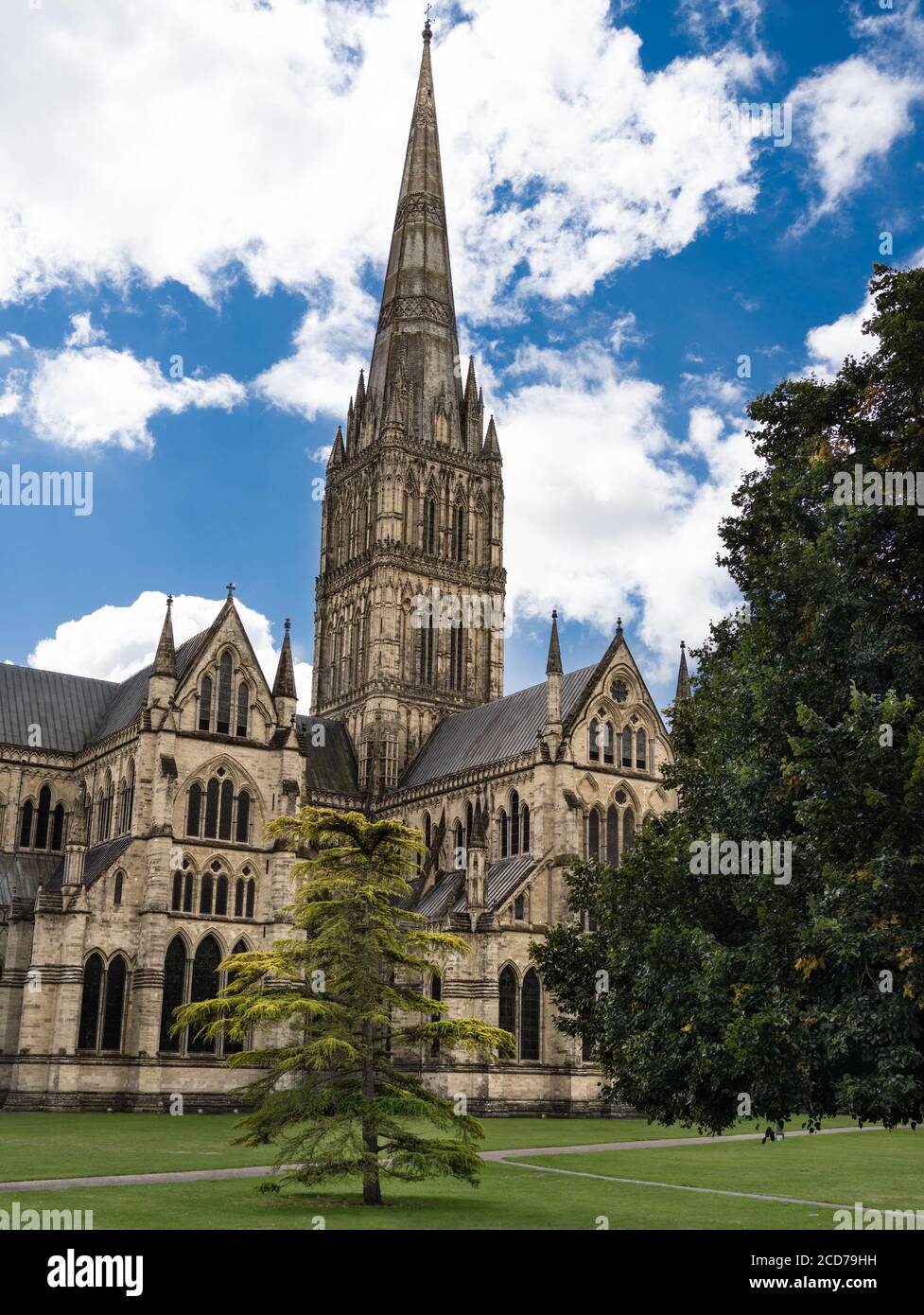 Largest cathedral close hi-res stock photography and images - Alamy