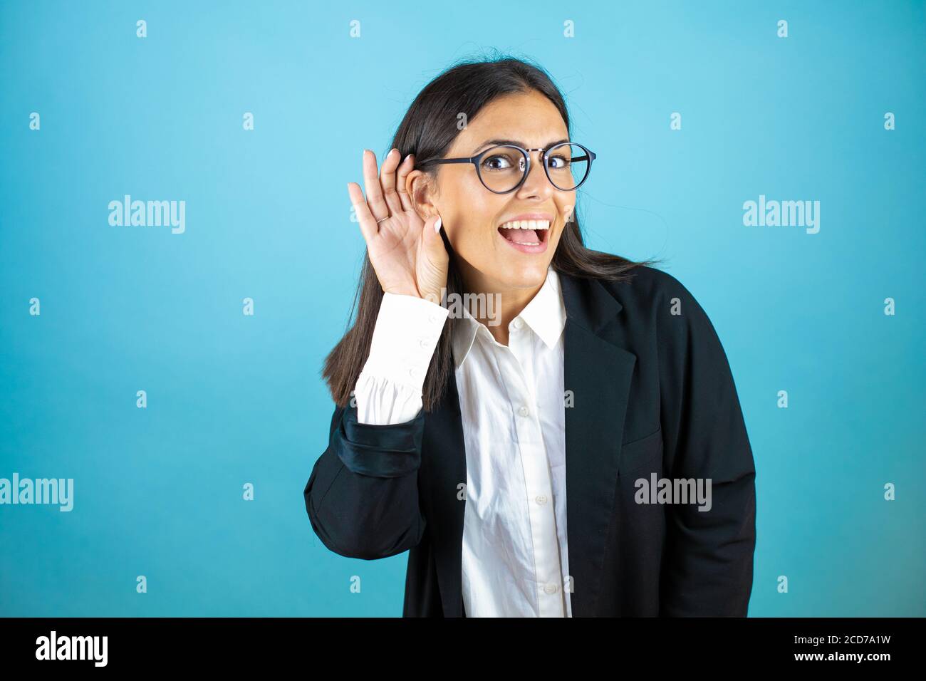 Young beautiful business woman over isolated blue background smiling ...