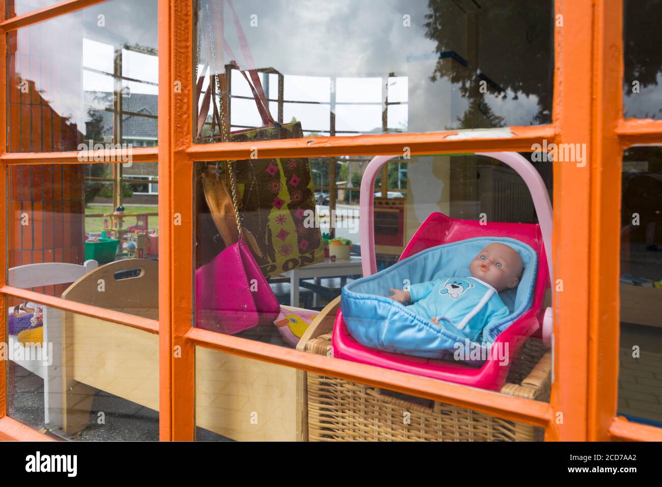 Architecture by Dudok, Nienke van Hichtum school in Hilversum ...