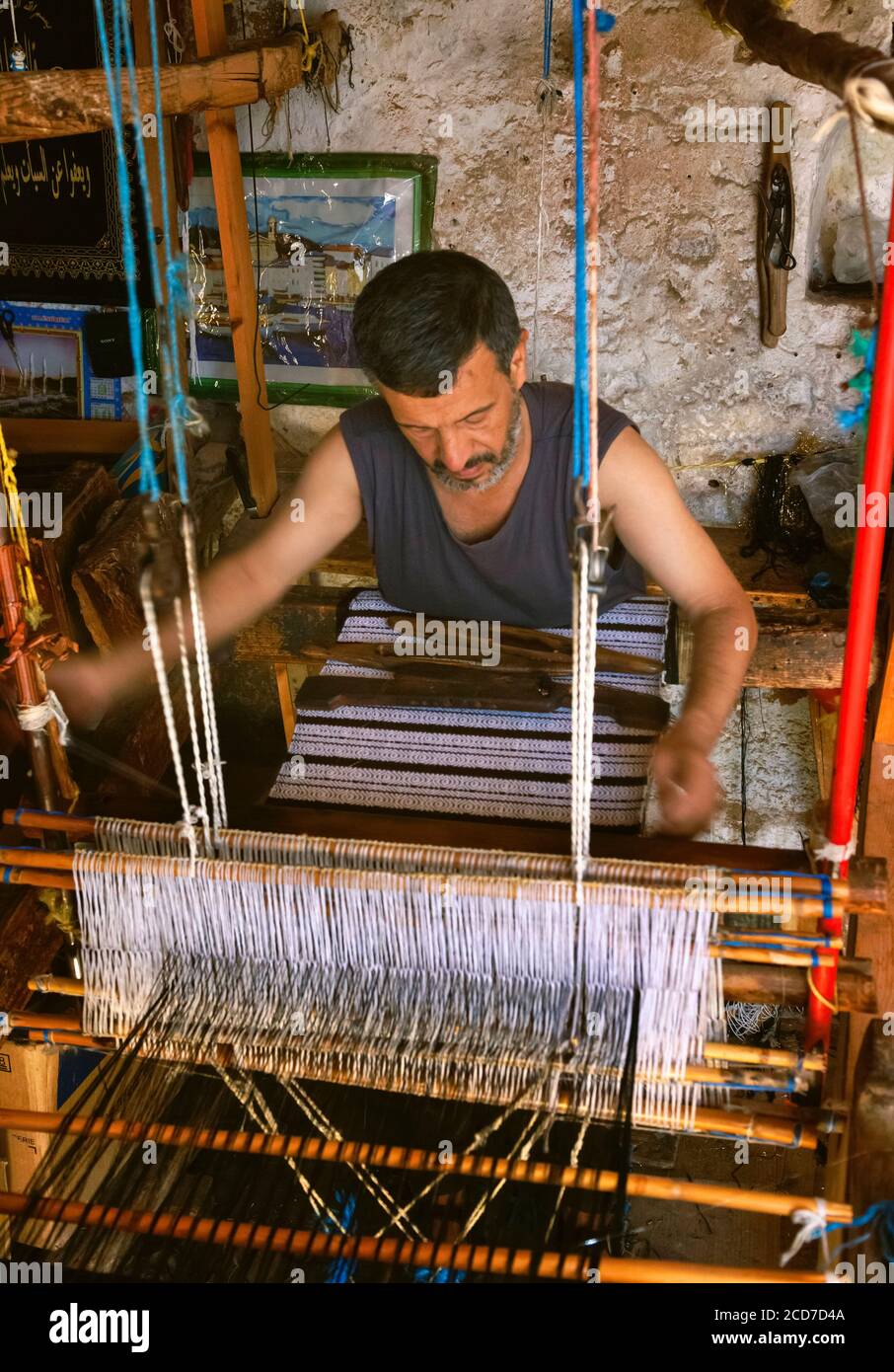 African weaving loom hi-res stock photography and images - Alamy