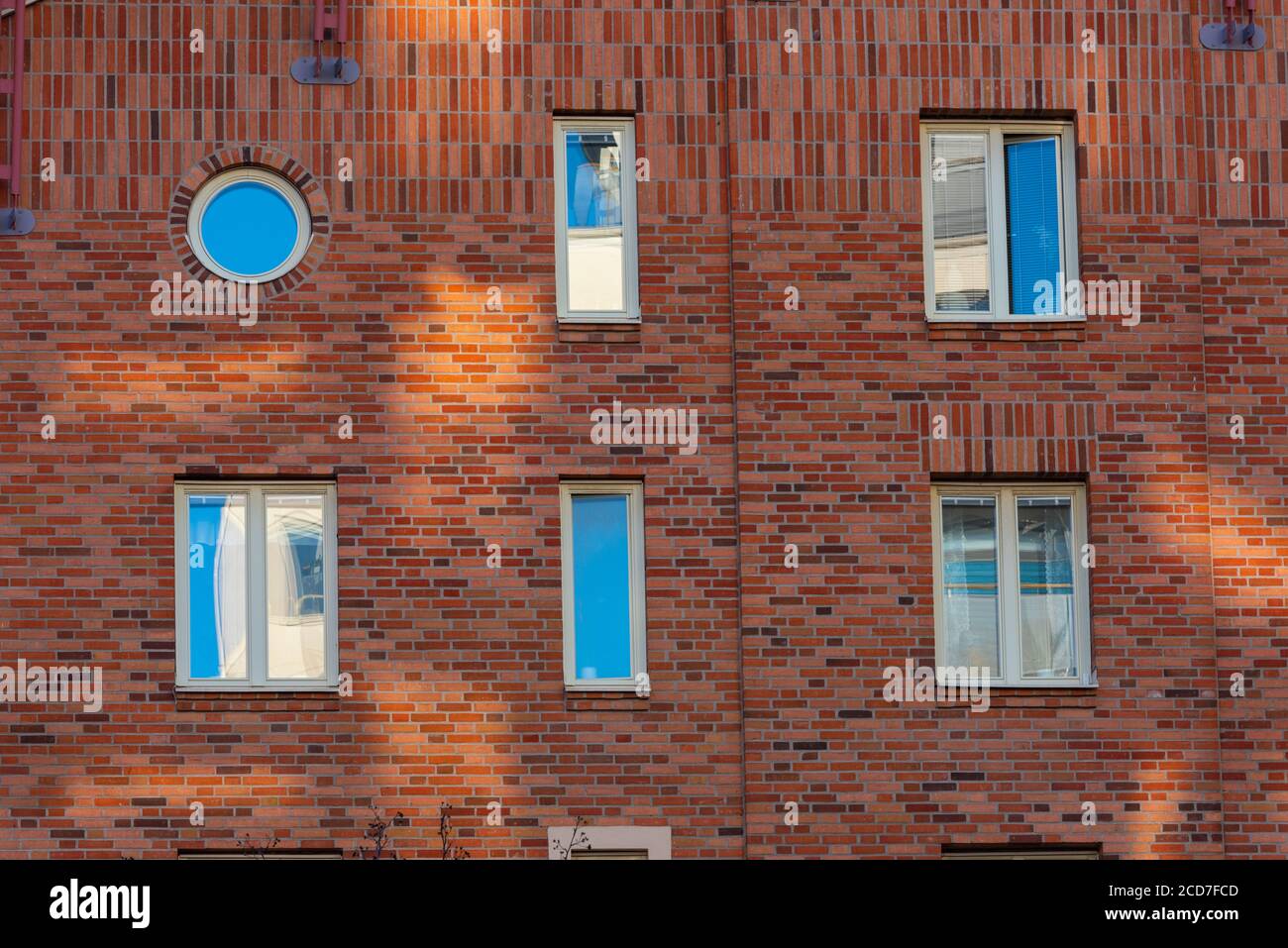 Concrete wall with round window hi-res stock photography and images - Alamy
