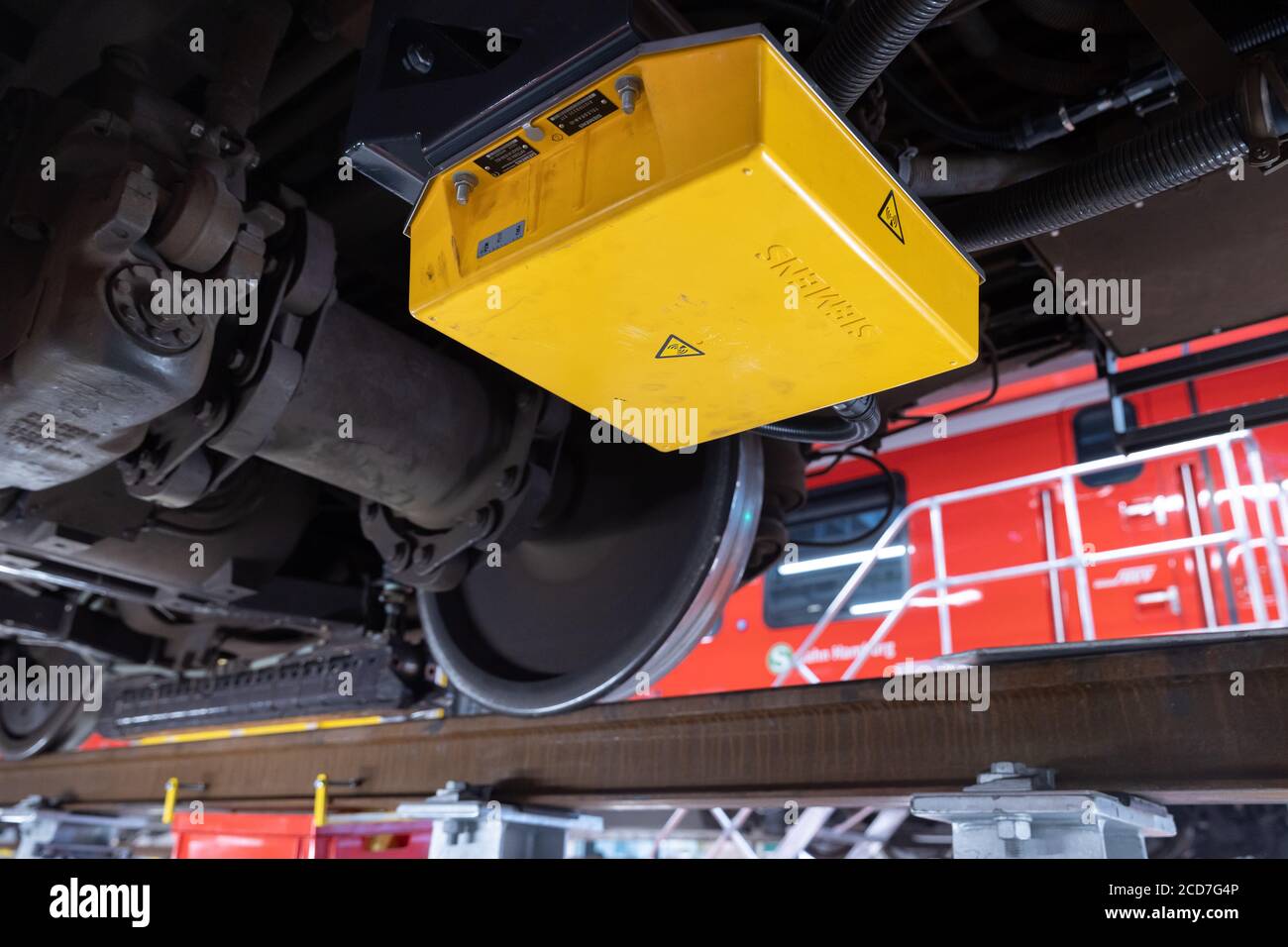 27 August 2020, Hamburg: A so-called balise antenna can be seen under a ...