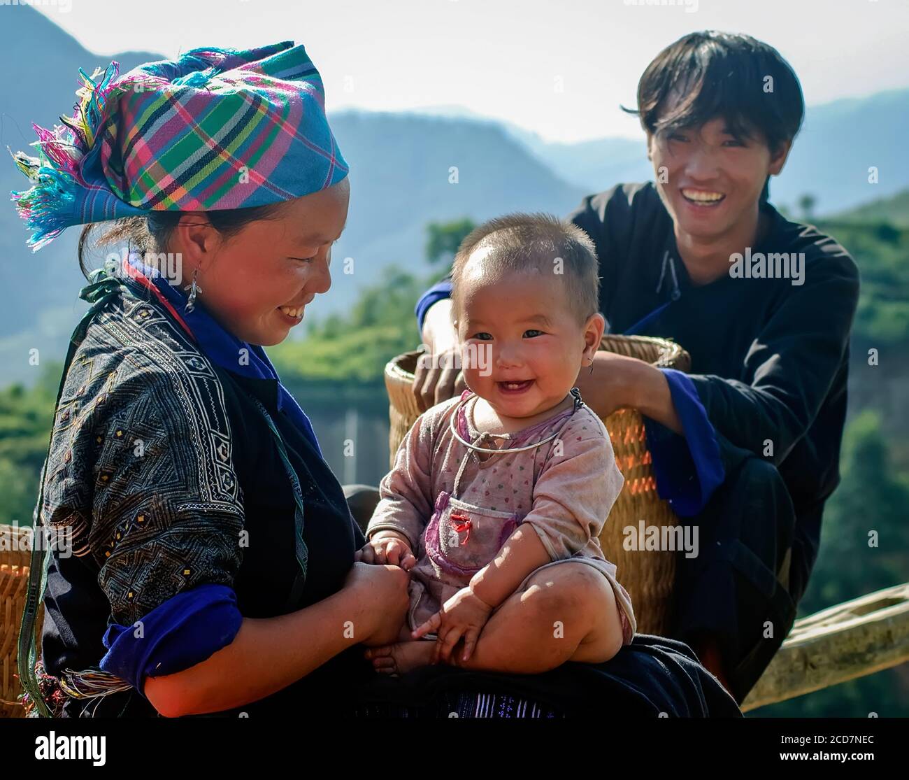 Hmong family hi-res stock photography and images - Alamy