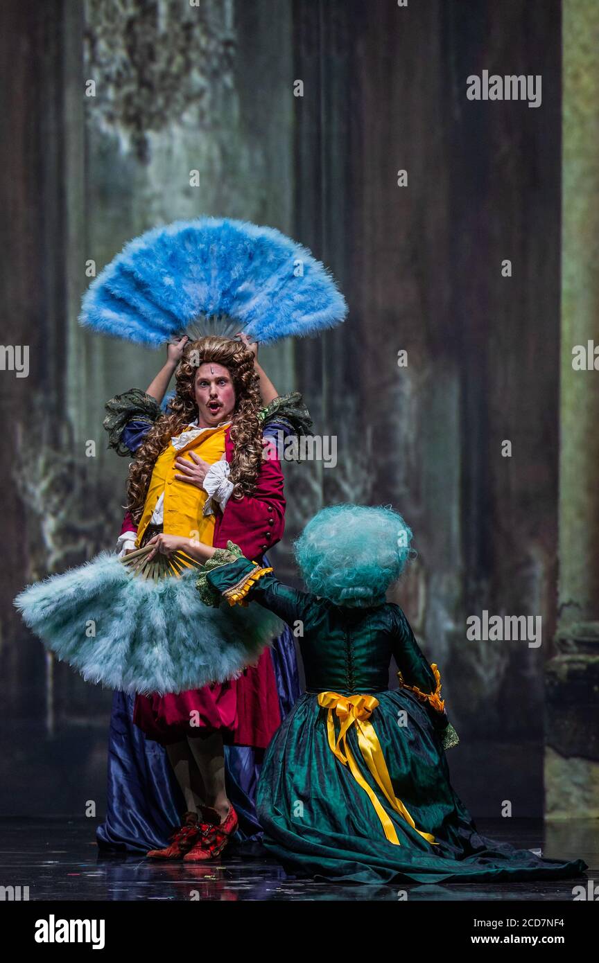 Charles perrault cinderella hi-res stock photography and images - Alamy