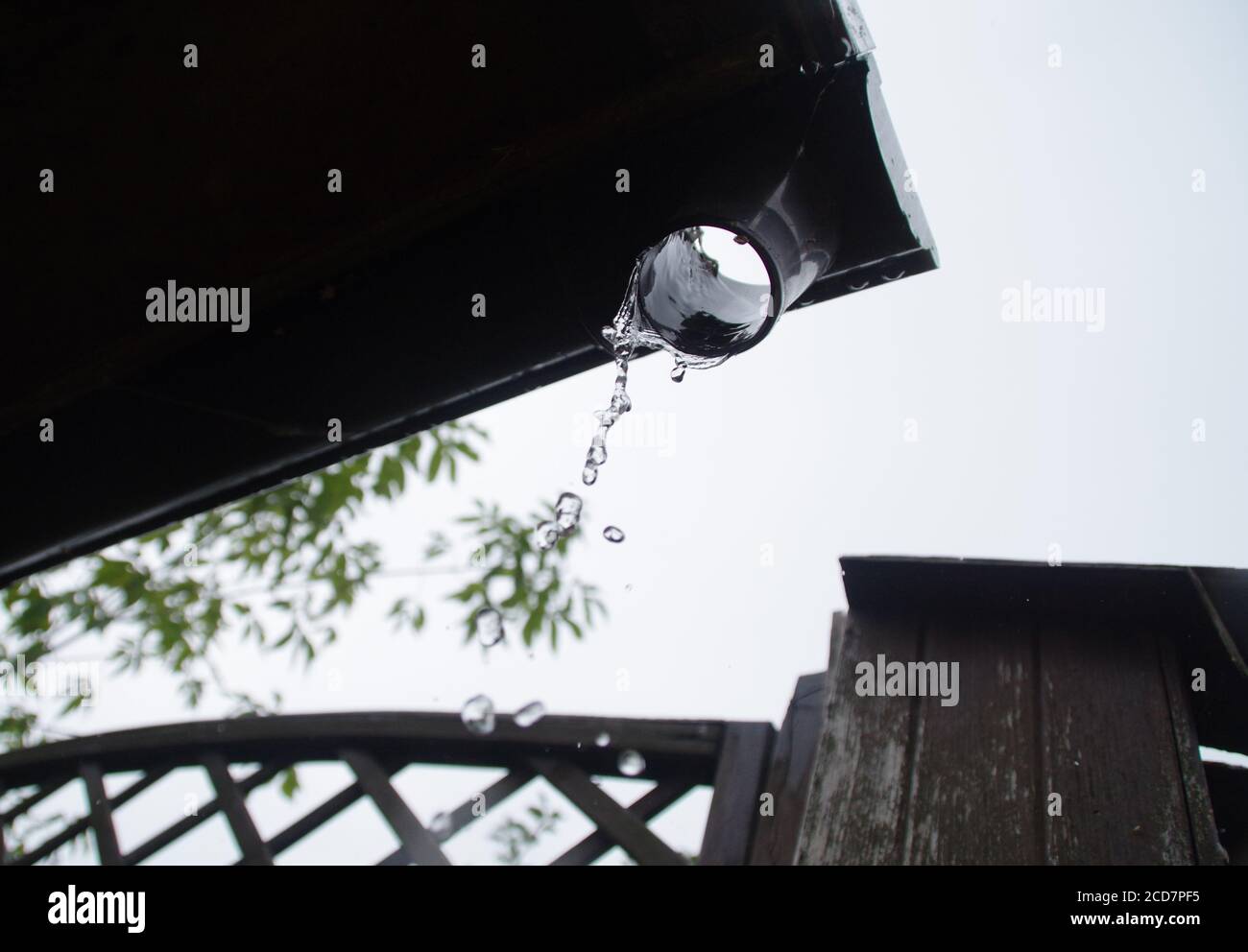 Rain falling from roof hi-res stock photography and images - Alamy