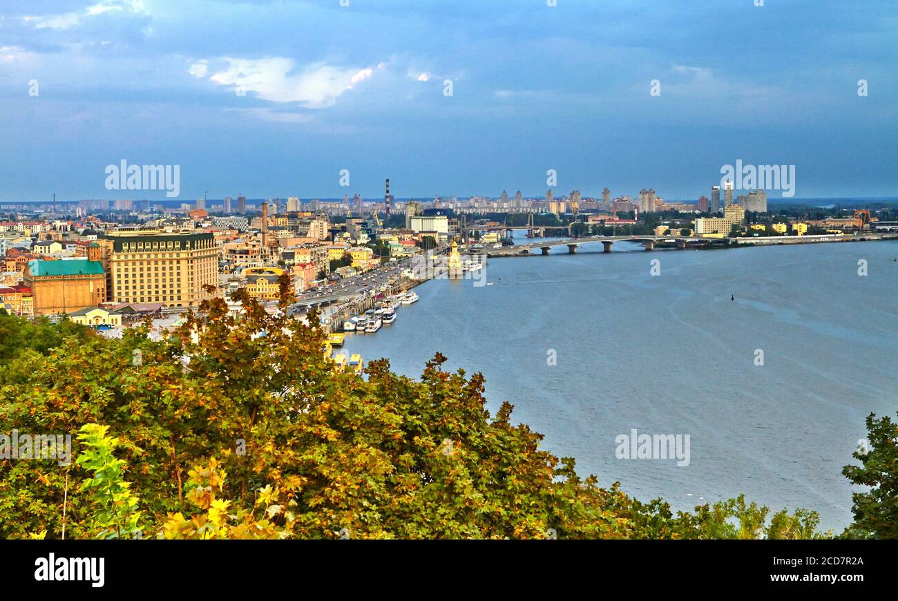 Panorama of Kiev from the mountain in Khreshchaty Park Stock Photo - Alamy