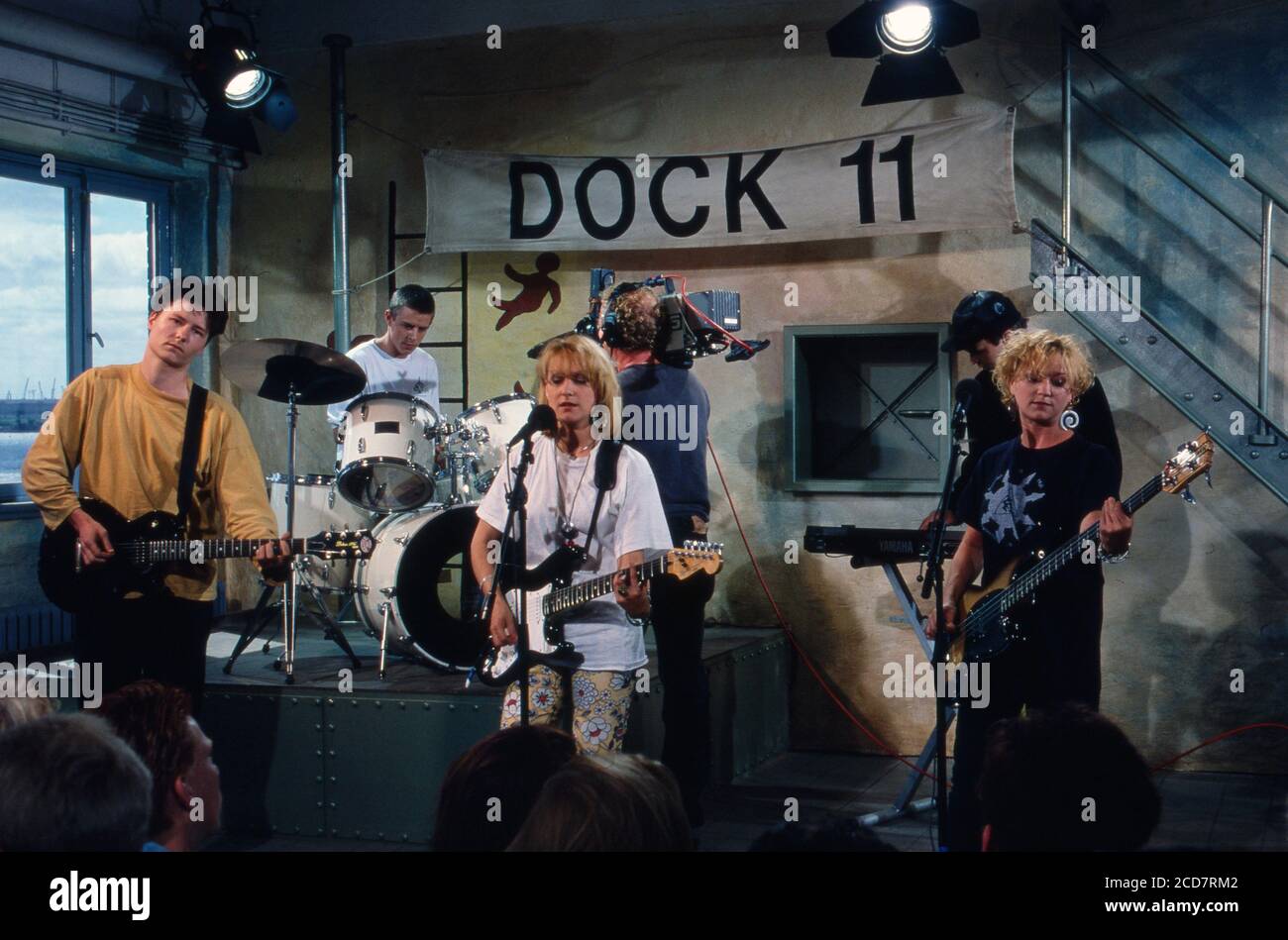 Heart rock band 1990 hi-res stock photography and images - Alamy