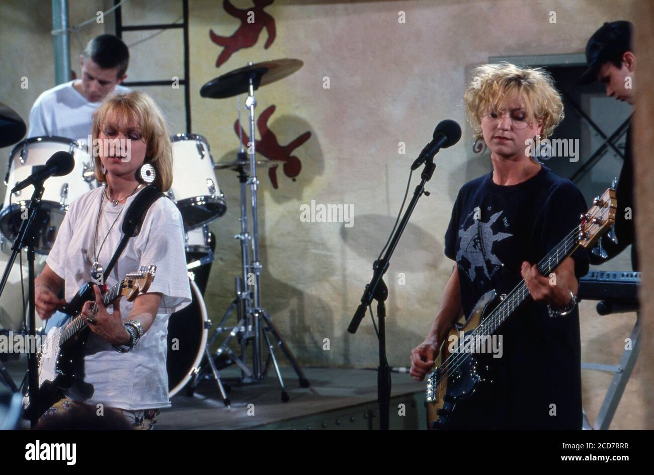 Heart rock band 1990 hi-res stock photography and images - Alamy