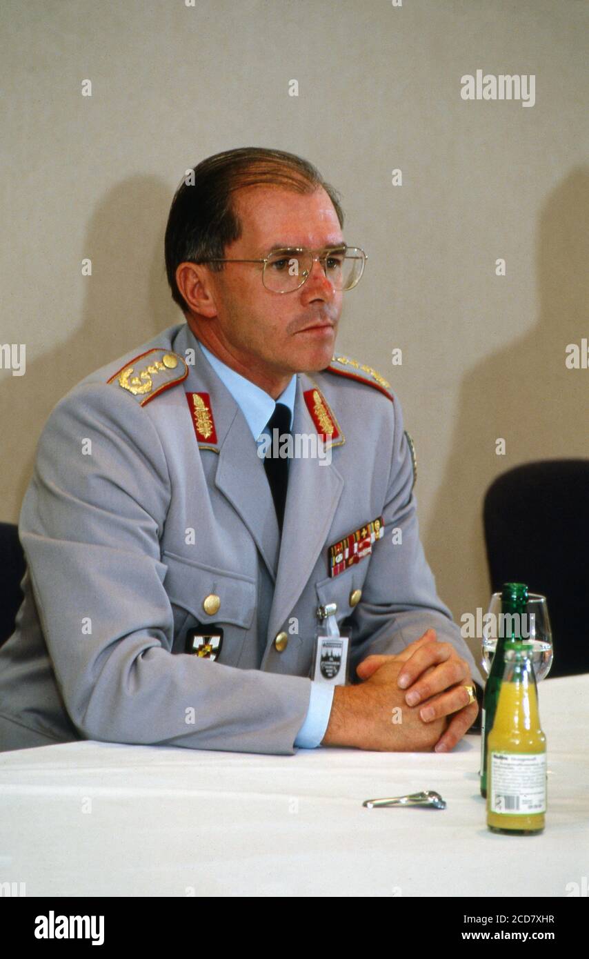 General klaus naumann hi-res stock photography and images - Alamy