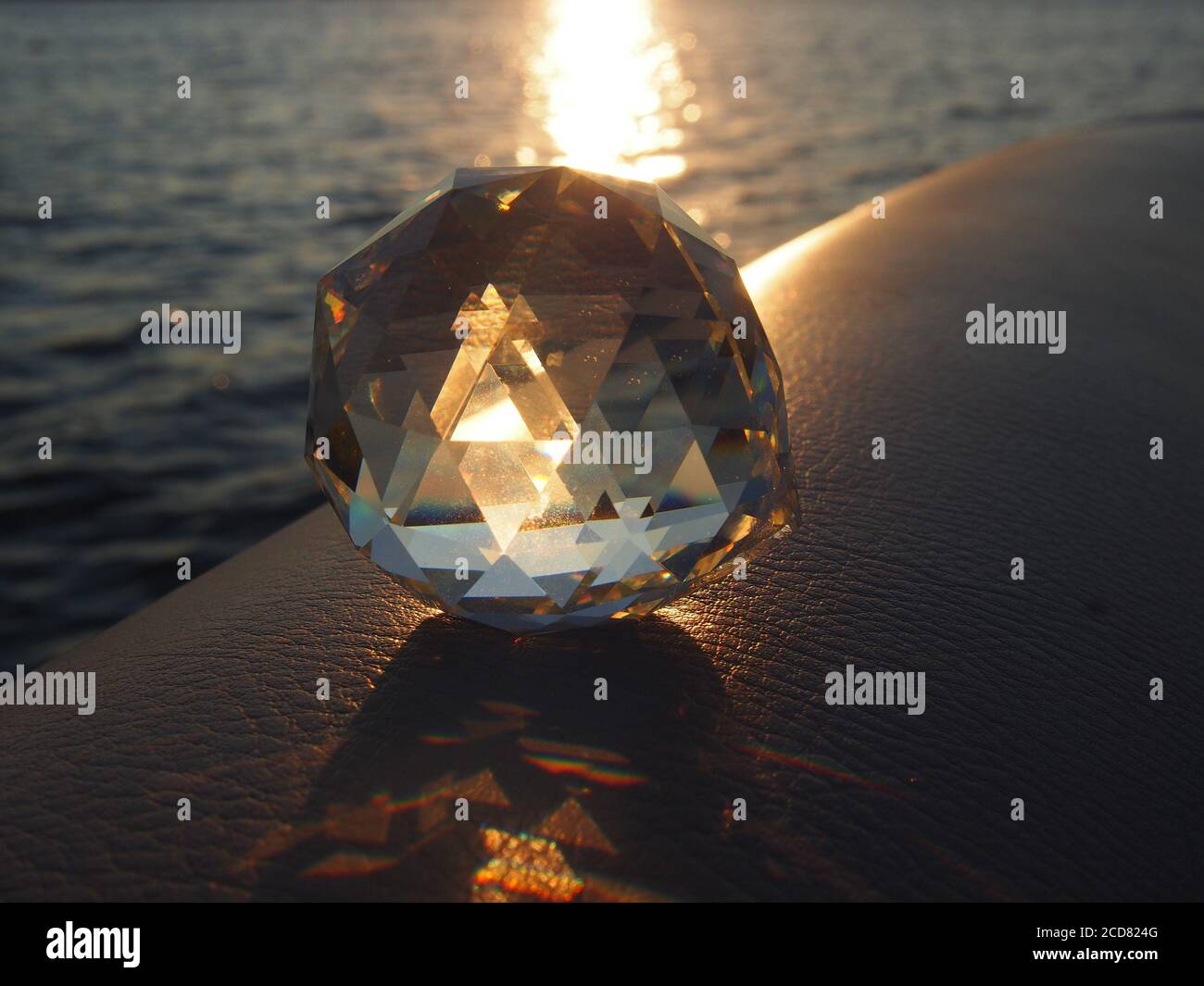 Light reflection crystal hi-res stock photography and images - Alamy