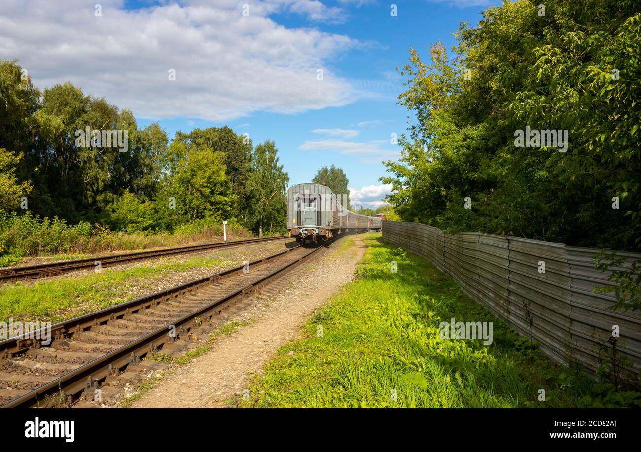 Railroad track around the bend hi-res stock photography and images - Alamy