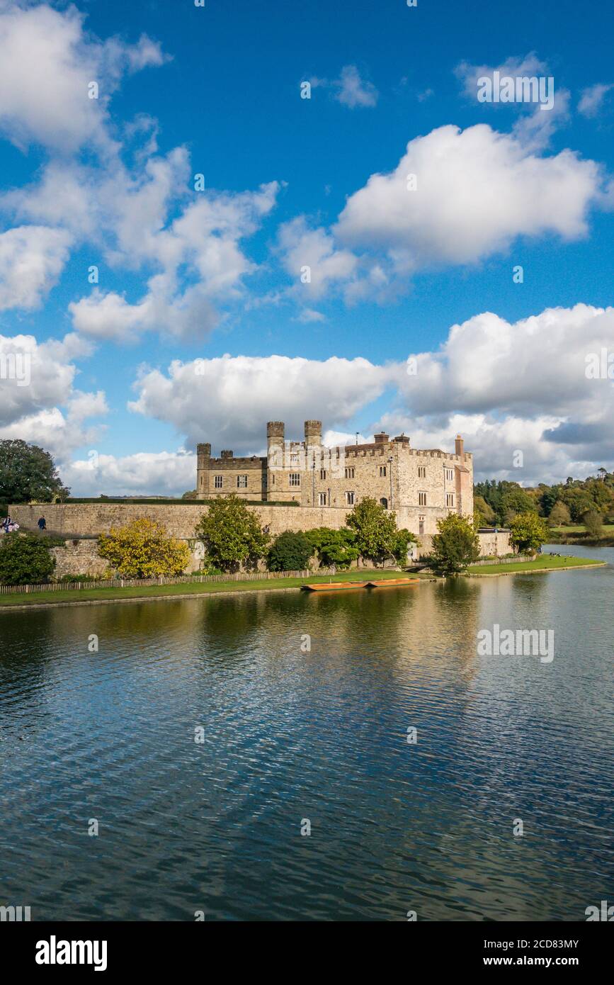 Leeds Castle and Moat, Maidstone,Kent,England,UK Stock Photo - Alamy