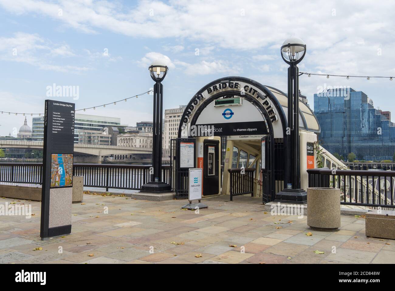 London river boat hi-res stock photography and images - Alamy