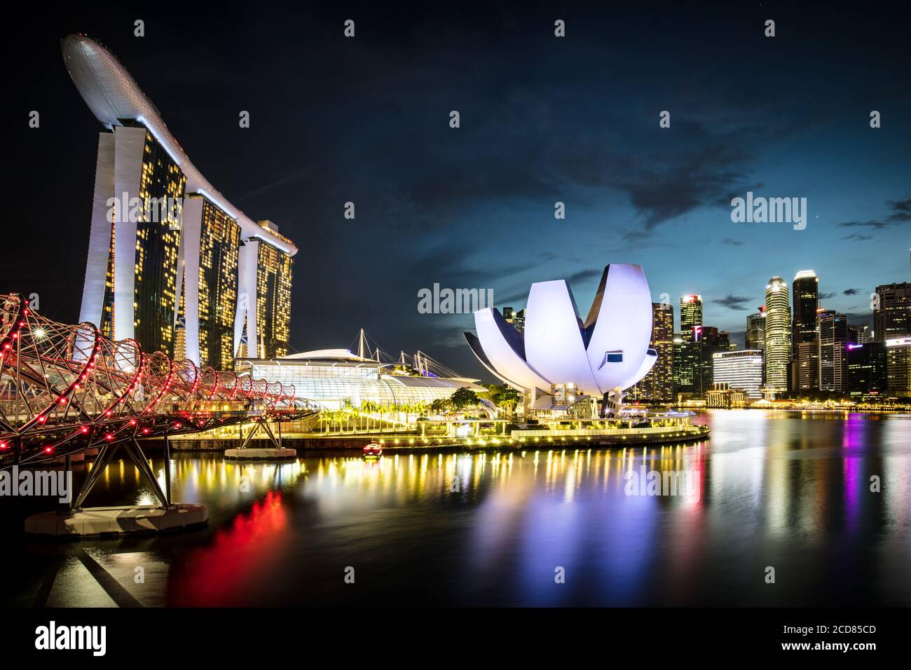 Exterior view marina bay sands resort hi-res stock photography and ...