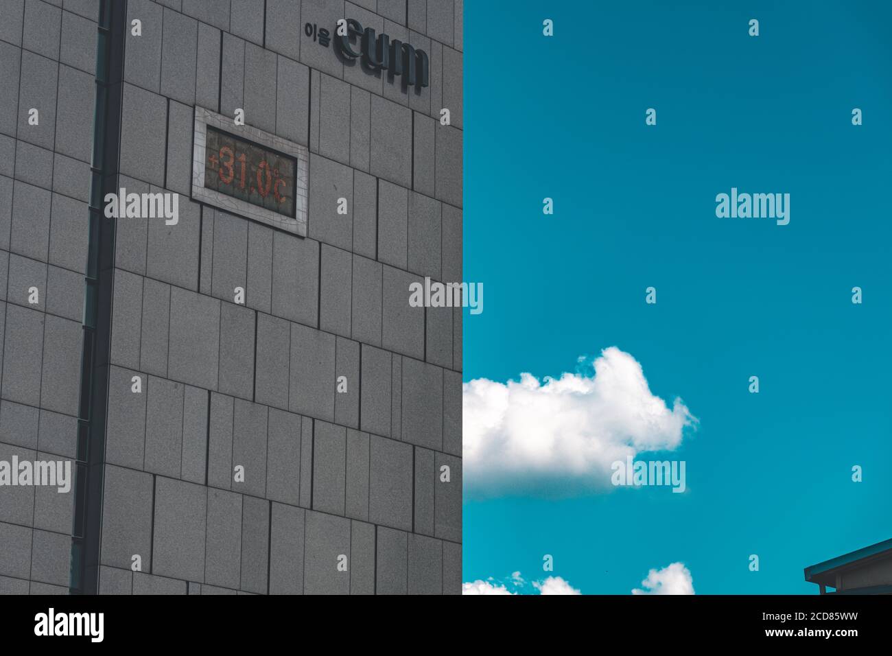 south korea building & Thermometer Stock Photo - Alamy