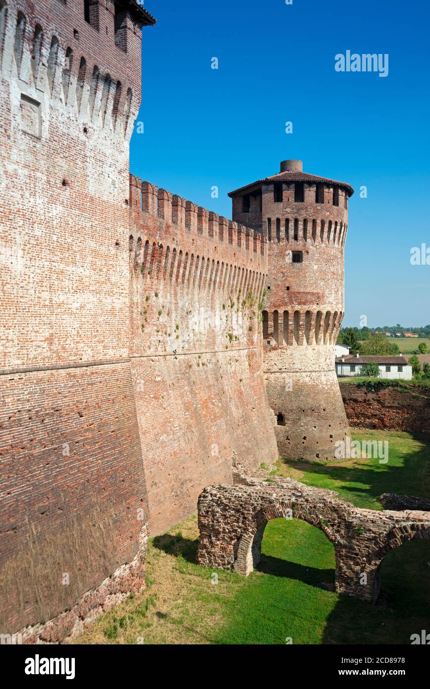 Fortified medieval castle rocca hi-res stock photography and images - Alamy