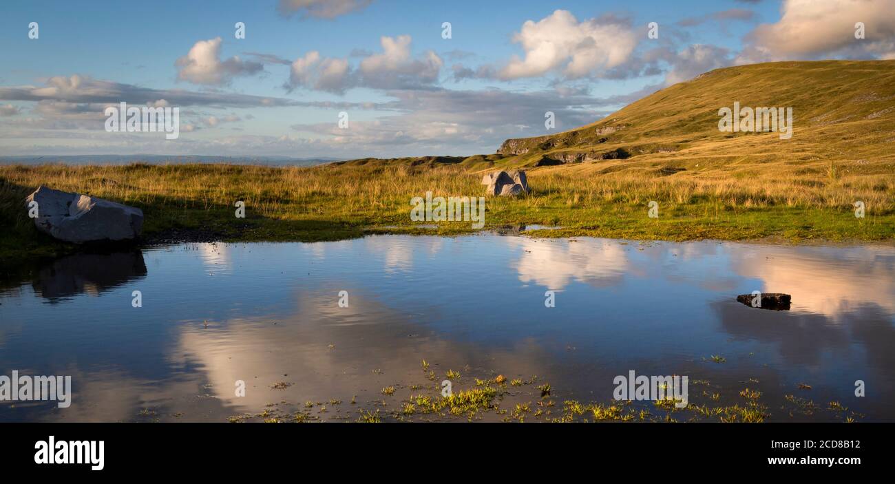 Blue pool wales hi-res stock photography and images - Alamy
