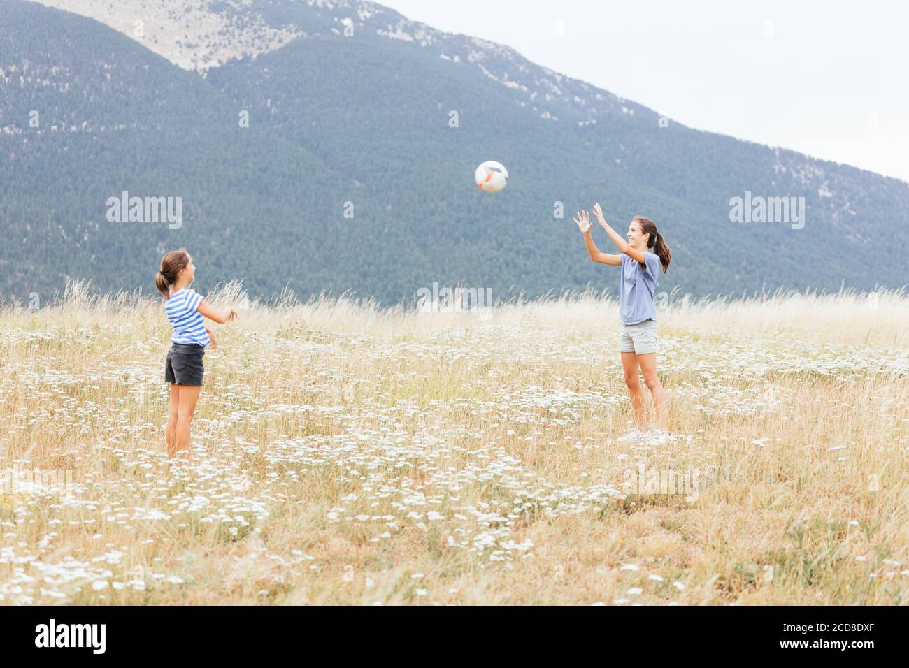 Passing a ball hi-res stock photography and images - Alamy