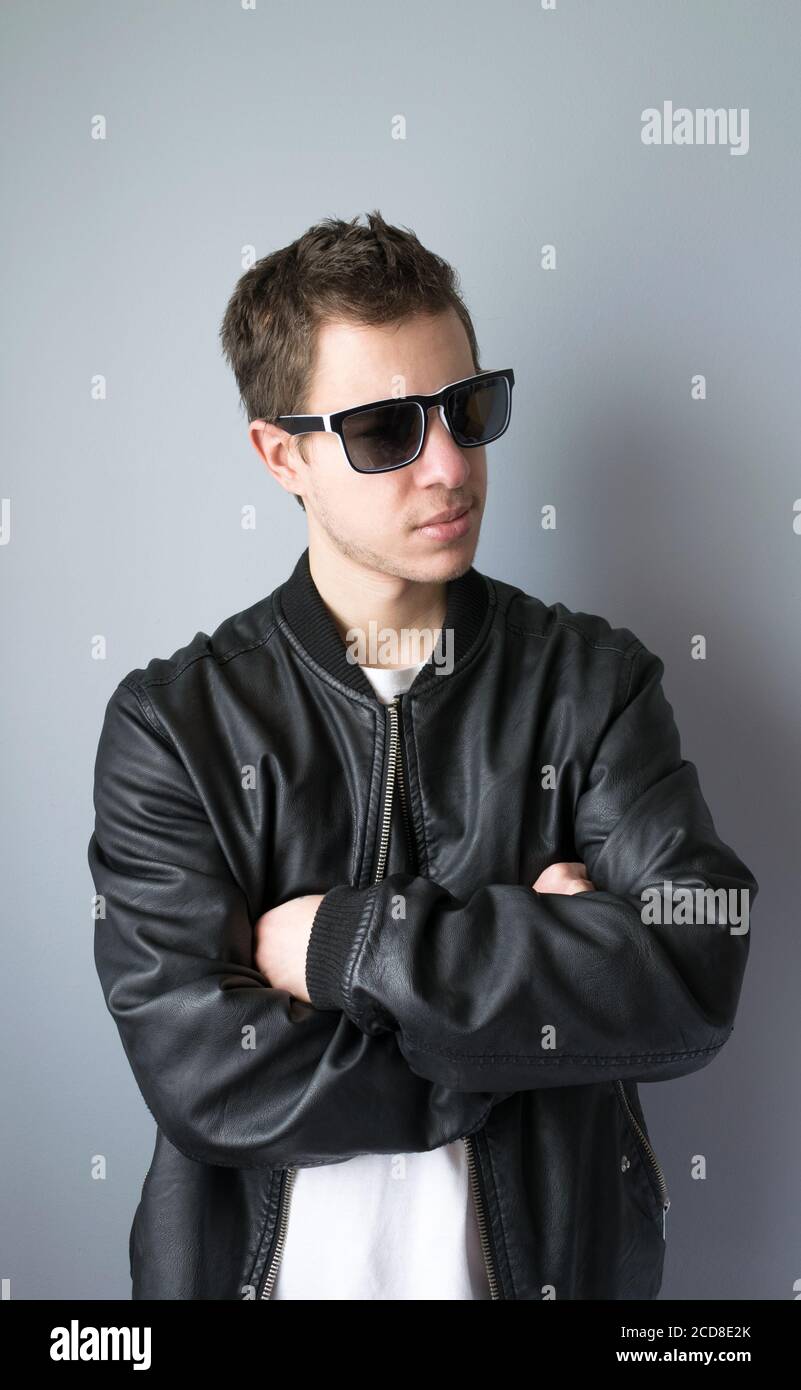 Man in leather jacket arms crossed hi-res stock photography and images - Alamy