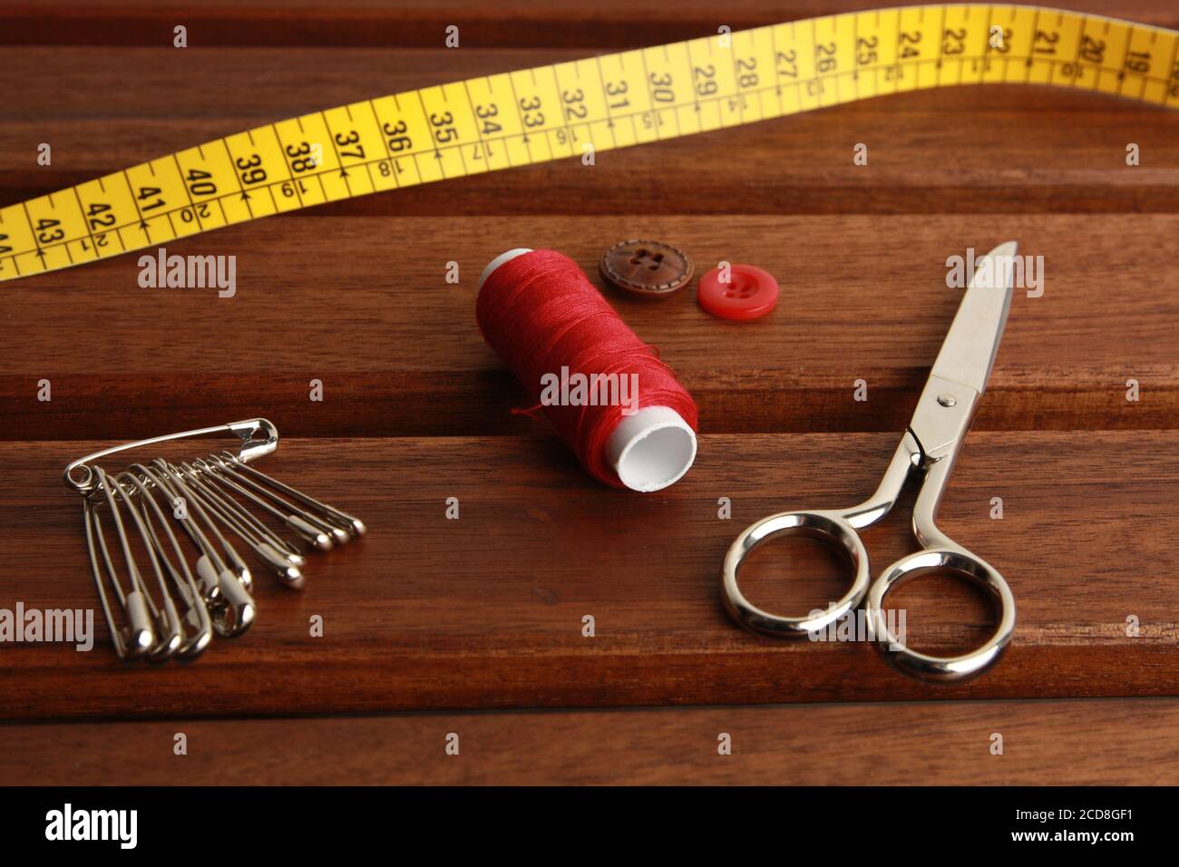 Set tailoring tools threads hi-res stock photography and images - Alamy