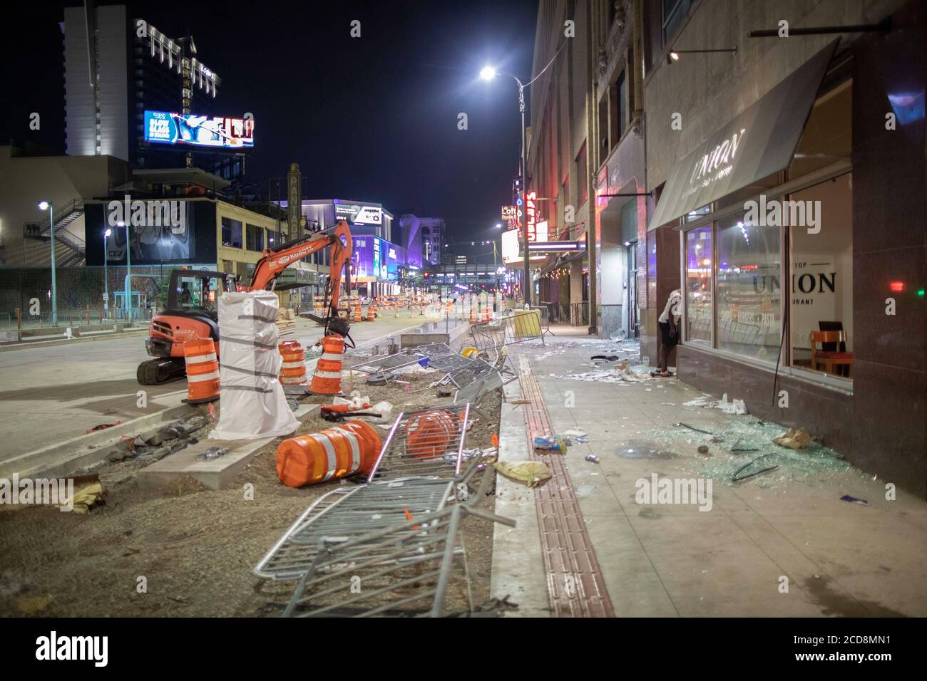 Broken out windows hi-res stock photography and images - Alamy