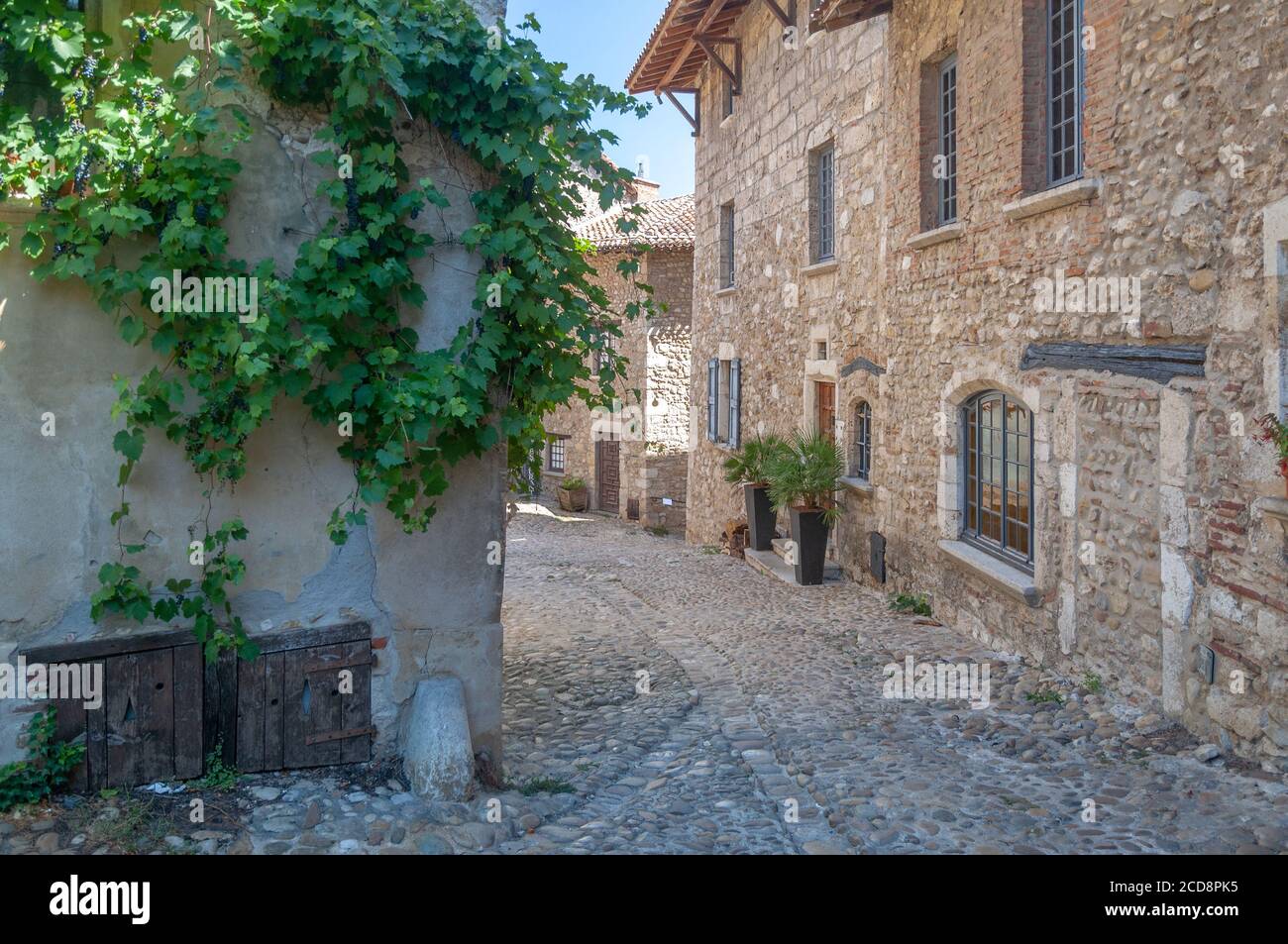Perouges hi-res stock photography and images - Alamy