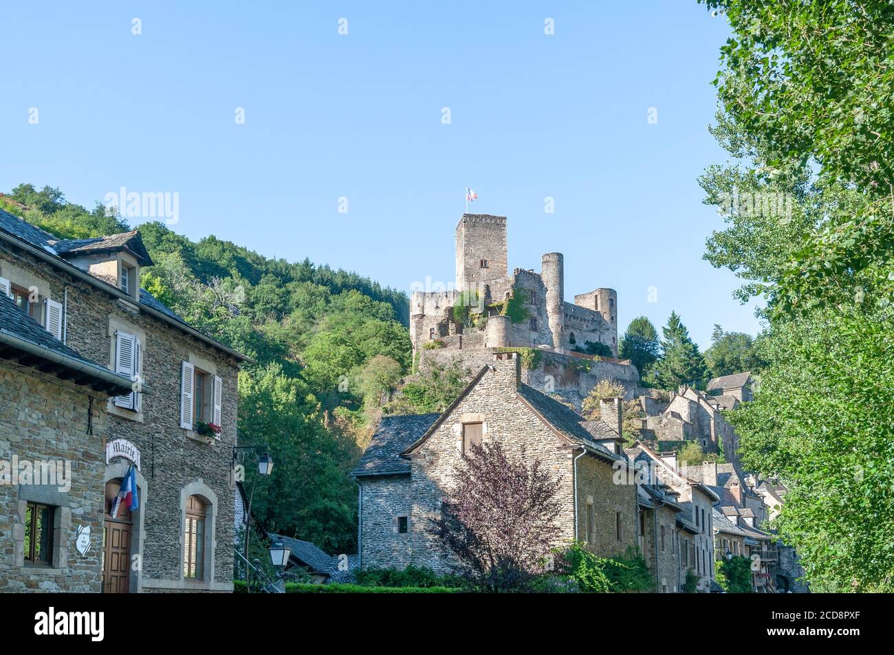 Belcastel village in aveyron france hi-res stock photography and images ...