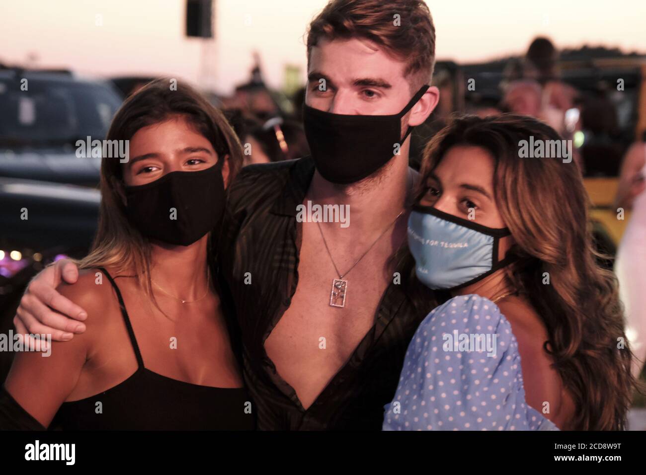 Memberof the chainsmokers hi-res stock photography and images - Alamy