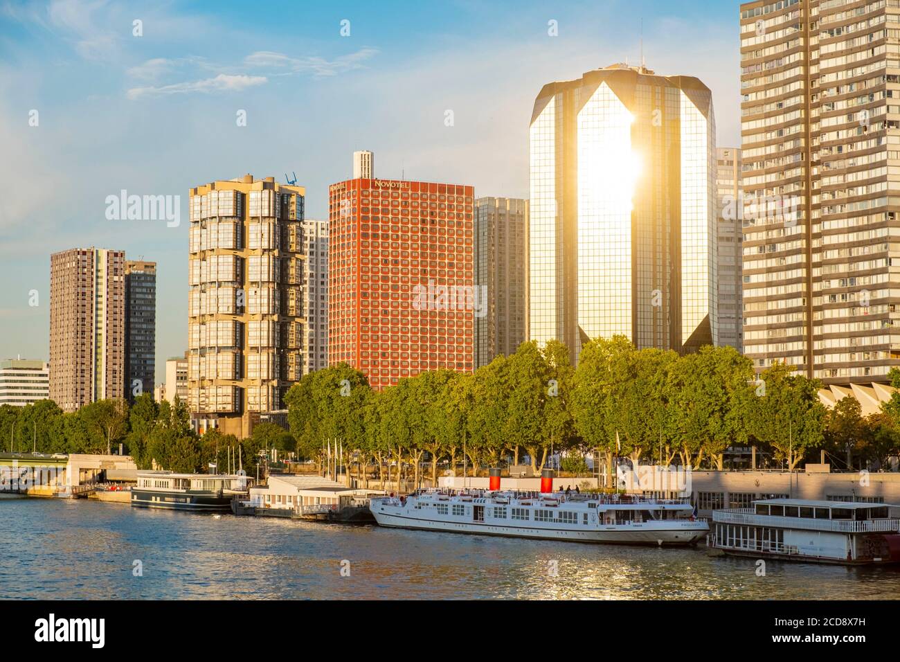 Paris 15th district hi-res stock photography and images - Alamy