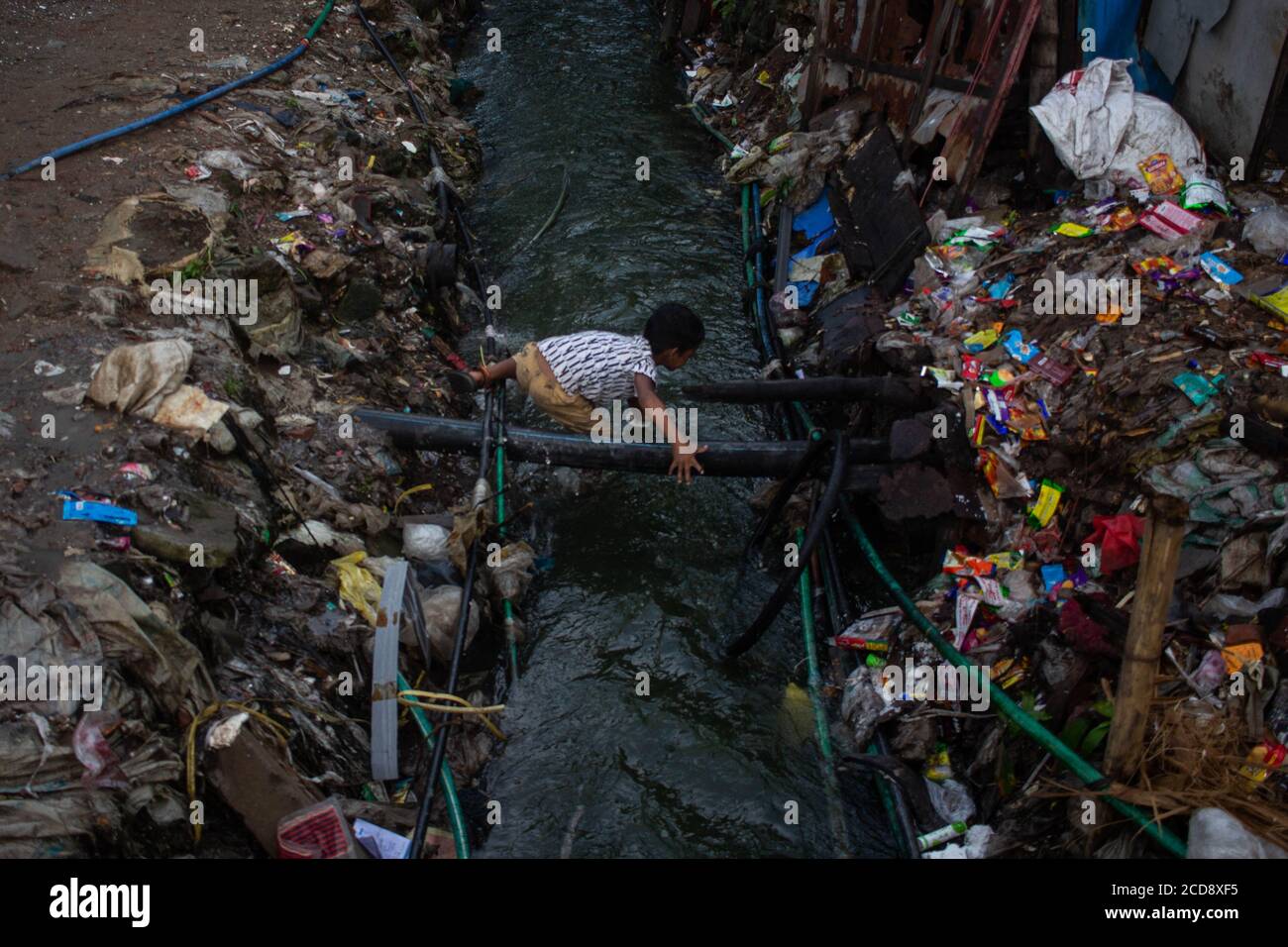 Dhaka, Dhaka, Bangladesh. 27th Aug, 2020. A young boy crossing the ...