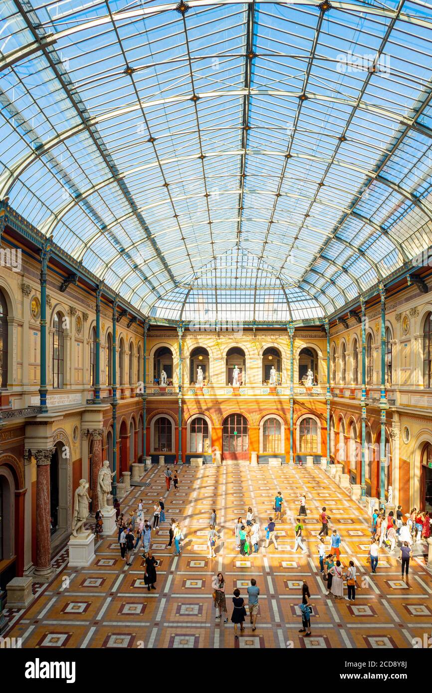 Glass School Building High Resolution Stock Photography and Images - Alamy