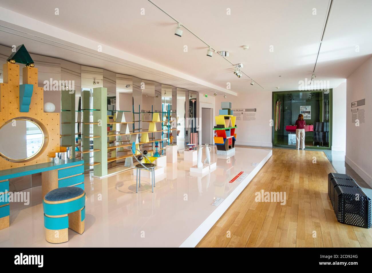 Decorative arts objects hi-res stock photography and images - Alamy