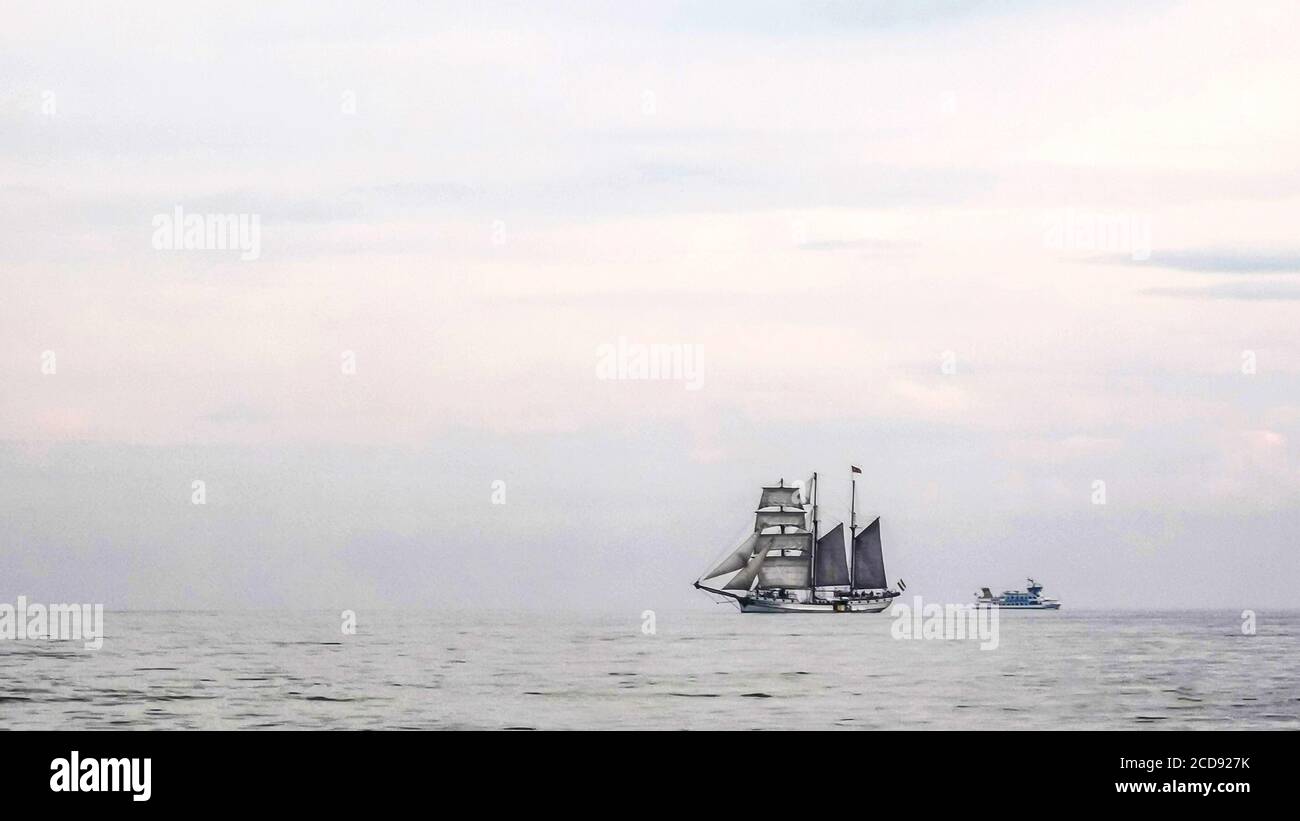 Beautiful shot ship sails hi-res stock photography and images - Alamy