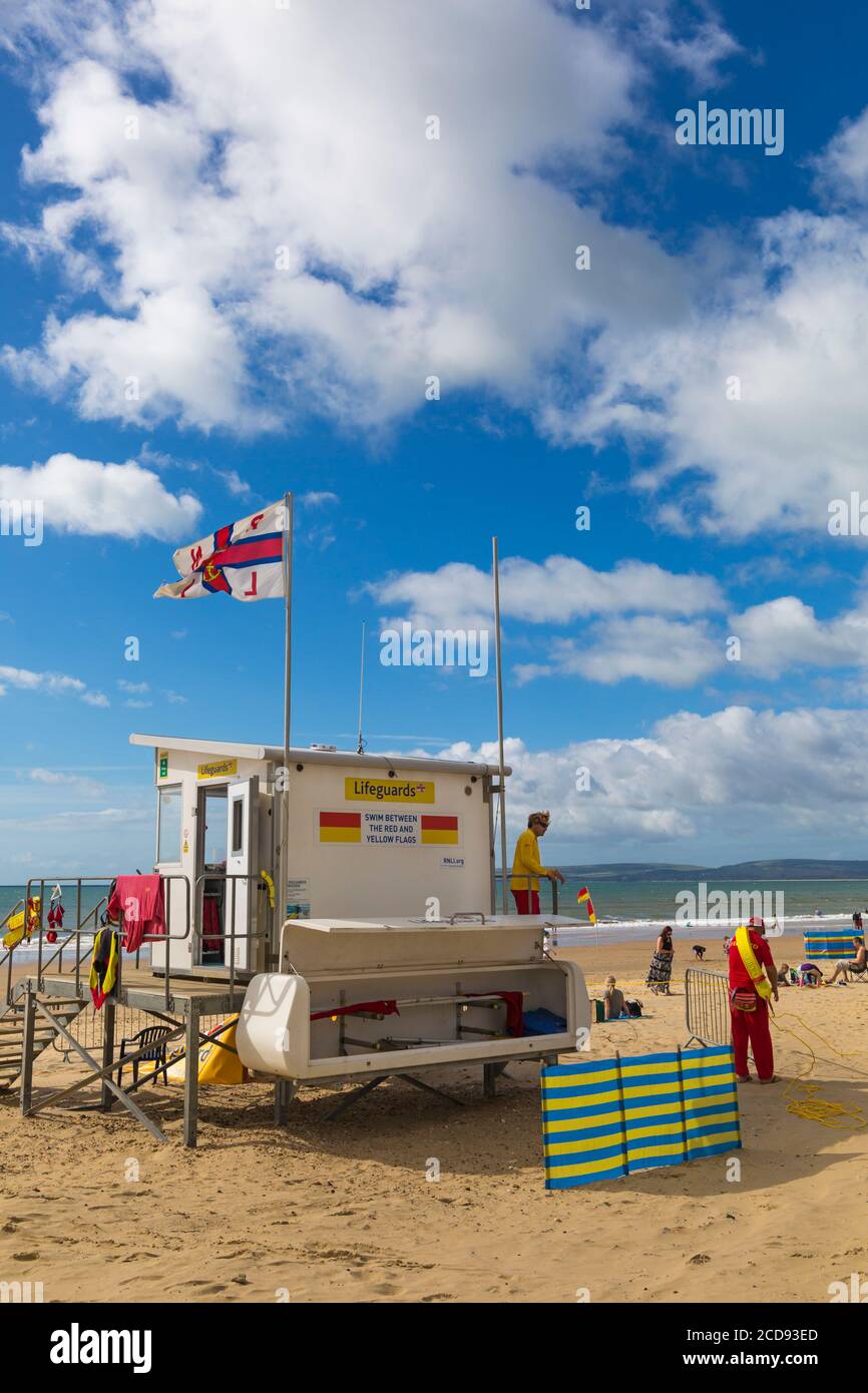 Lifeguards kiosk hi-res stock photography and images - Alamy