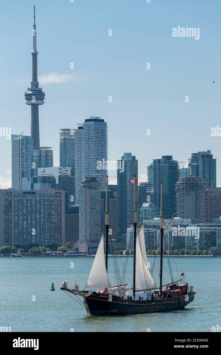 Canada, Ontario, Toronto, the old Kajama rig in front of the city Stock ...