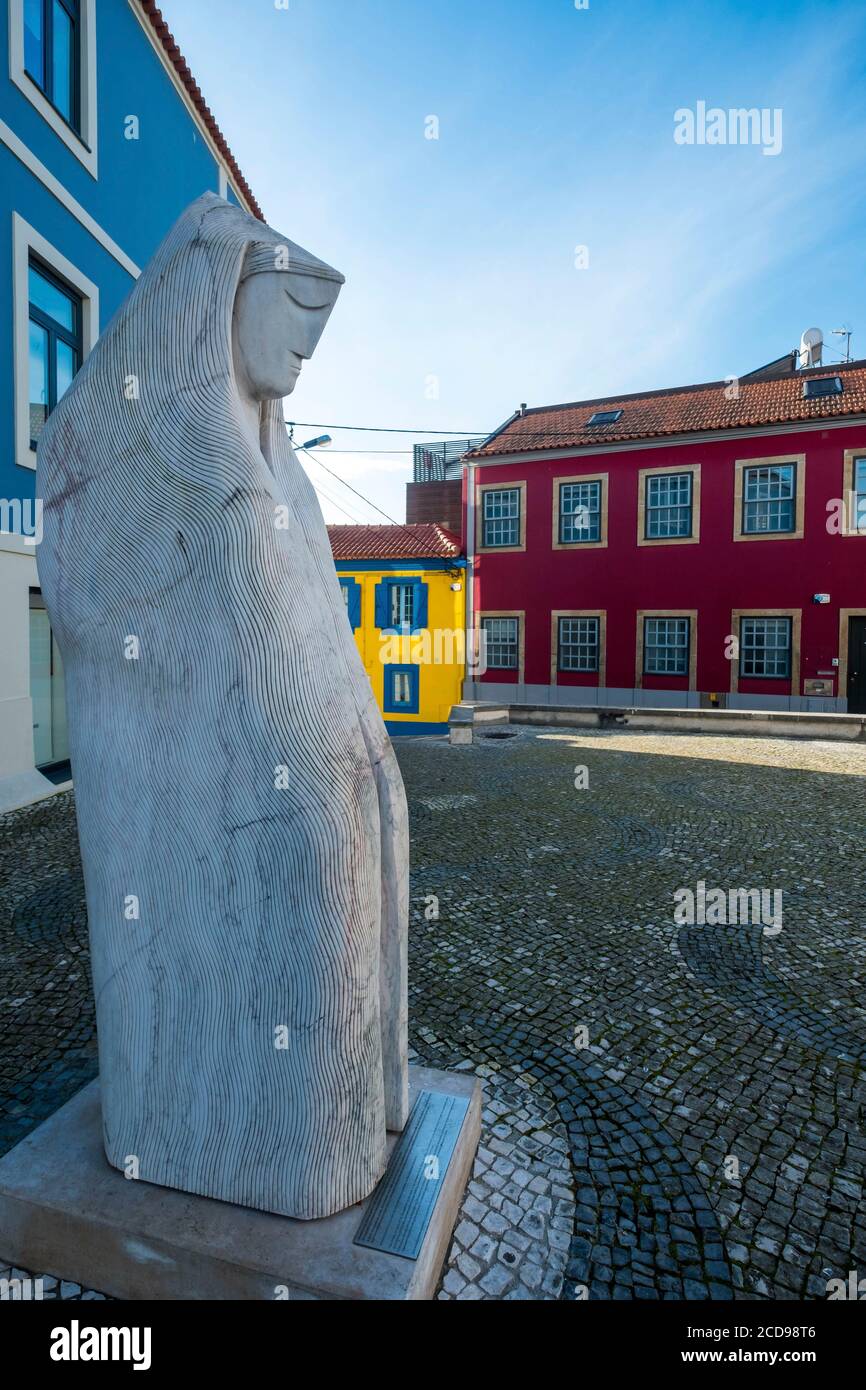 Portugal, Aveiro, contemporary statue Stock Photo - Alamy