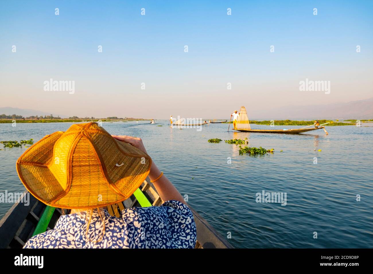 Inle lake fishing boat hi-res stock photography and images - Alamy