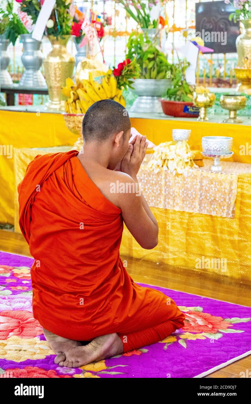 Yangon monk myanmar hi-res stock photography and images - Alamy