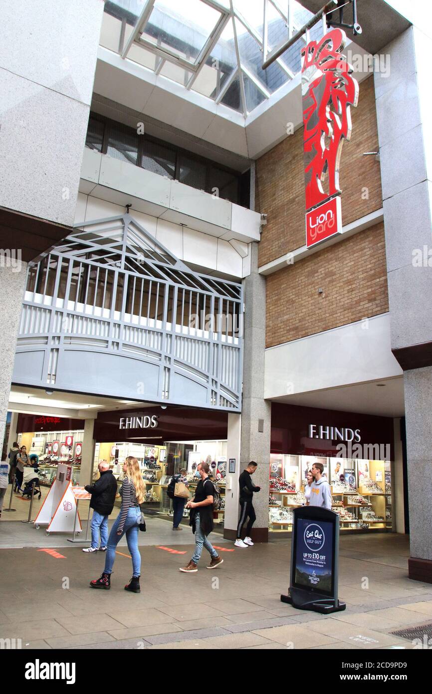Lion yard shopping centre cambridge hi-res stock photography and images ...