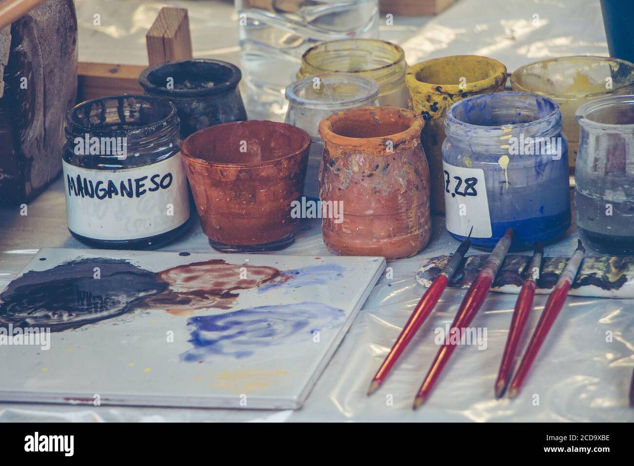 Potter making vessels hi-res stock photography and images - Alamy
