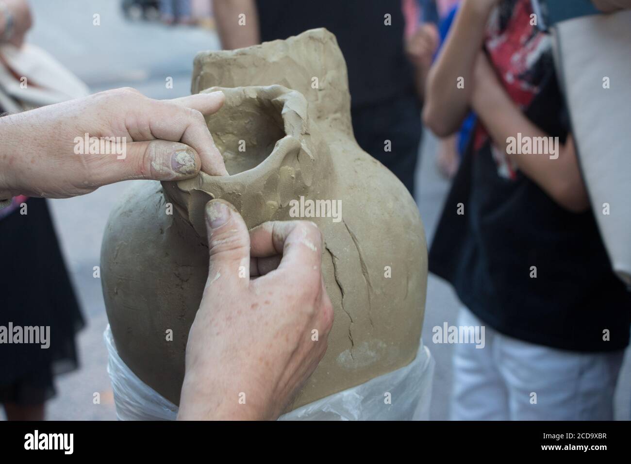 Potter making vessels hi-res stock photography and images - Alamy