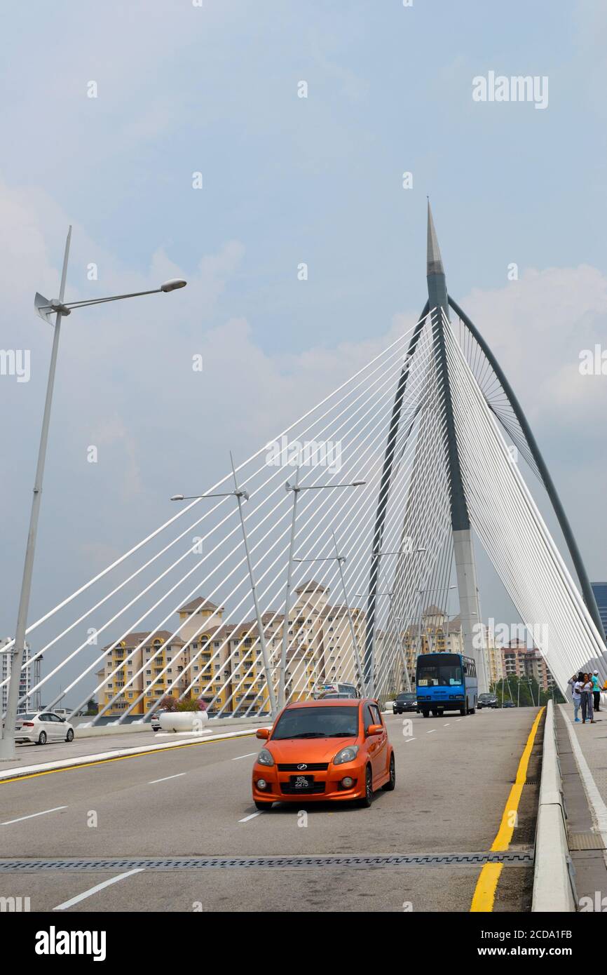 Putra Bridge is the main bridge in Putrajaya, Malaysia Stock Photo - Alamy